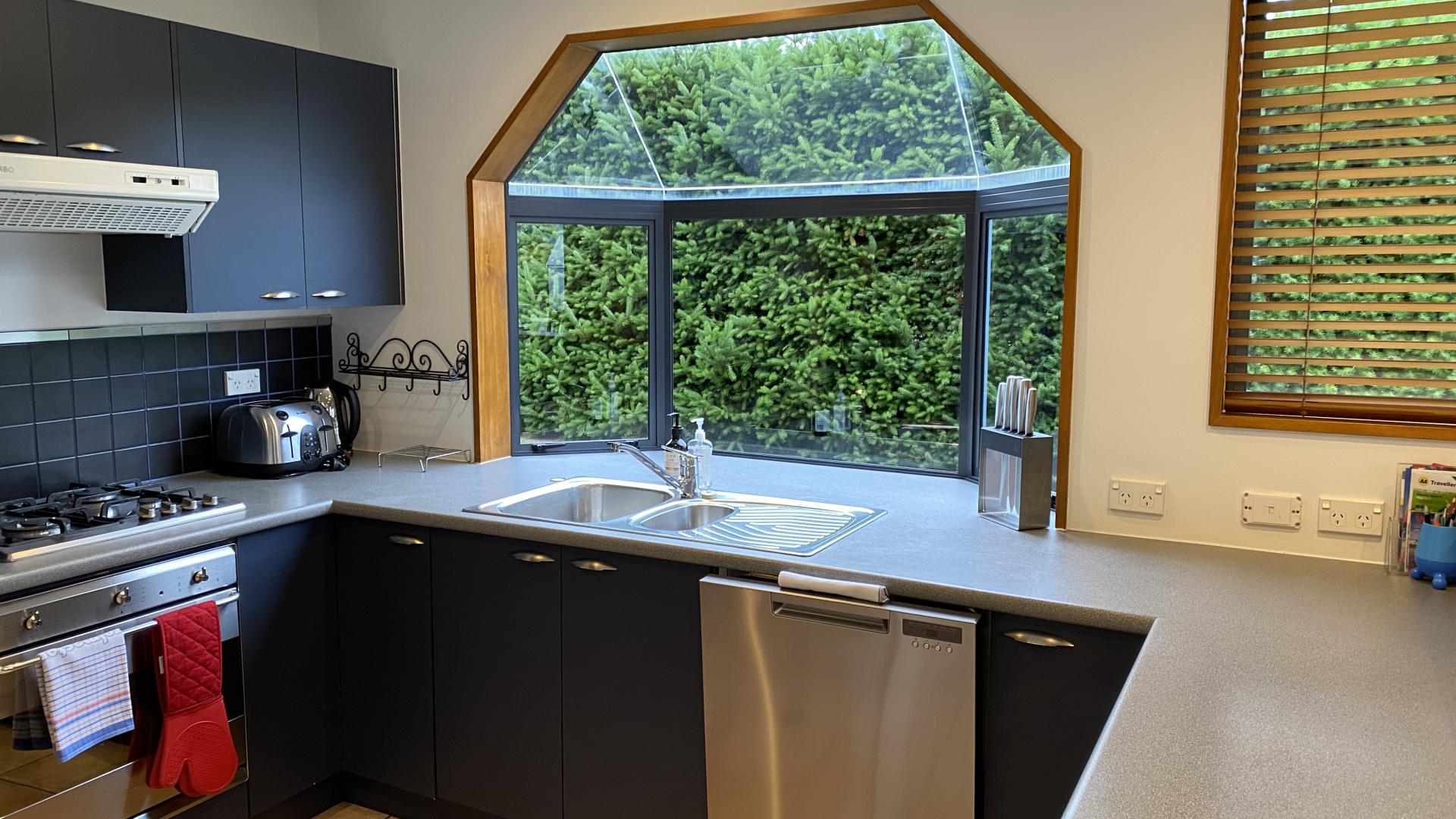 Central Wānaka Retreat Close to the Lake | Explore | Wanaka Official ...