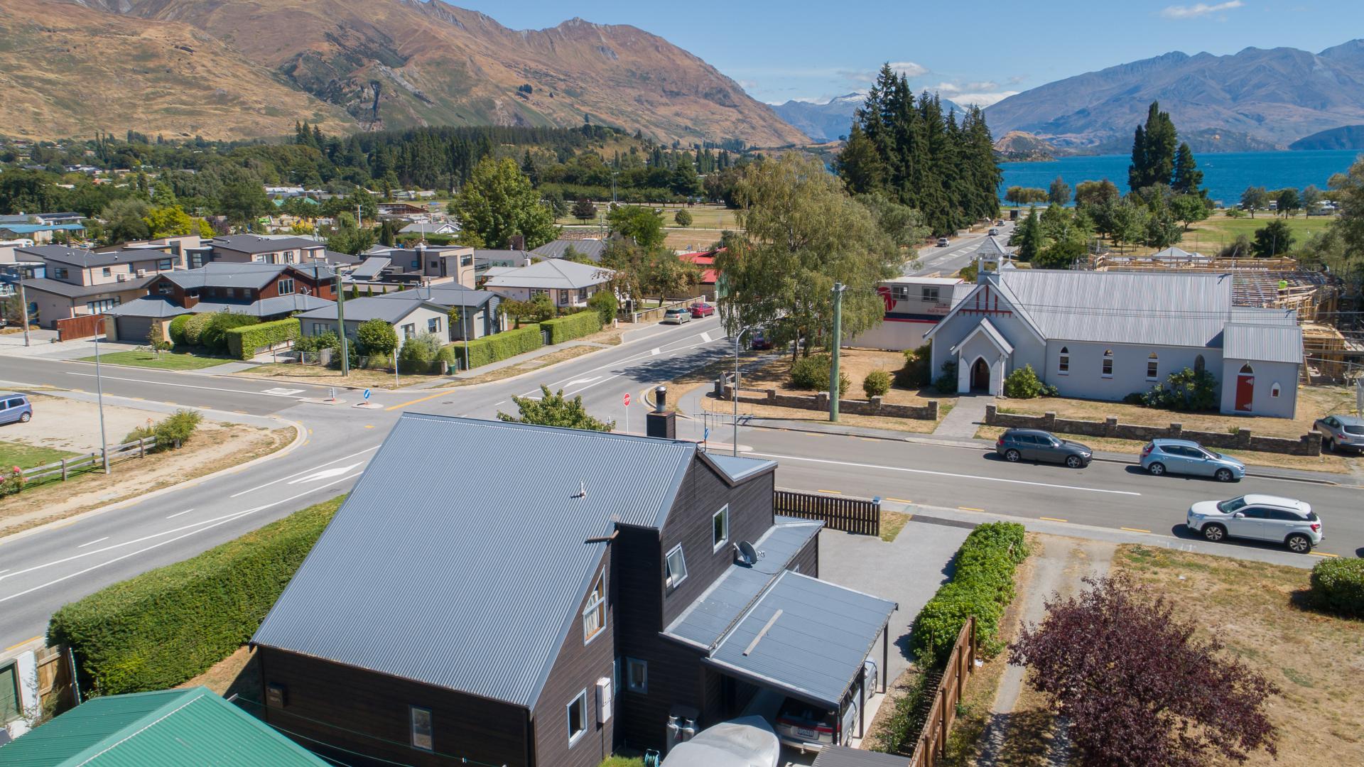 Central Wānaka Retreat Close to the Lake | Explore | Wanaka Official ...